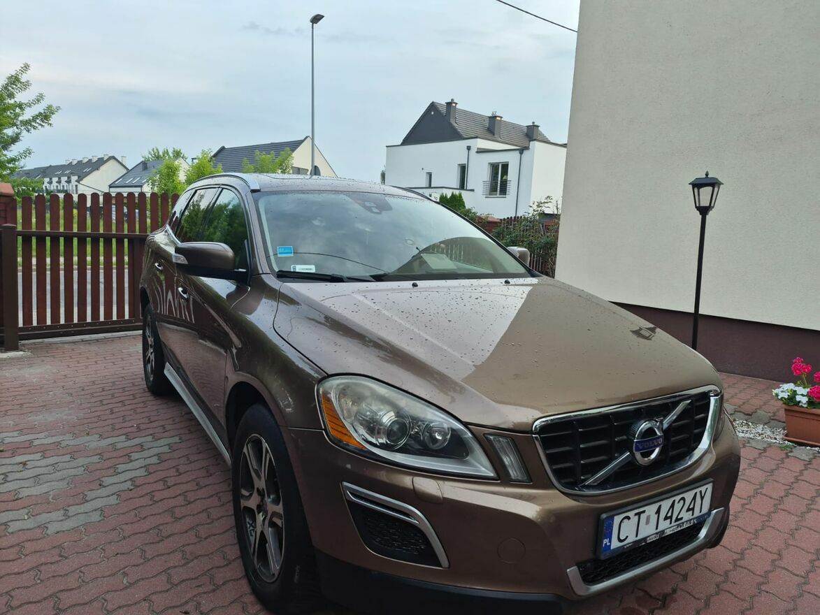 Volvo XC 60 2.4 D 215 KM z polskiego salonu Toruń