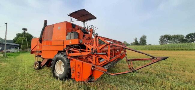 Kombajny kombajn zbozowy chodnikowe i zbożowe oraz agregaty uprawowo siewne